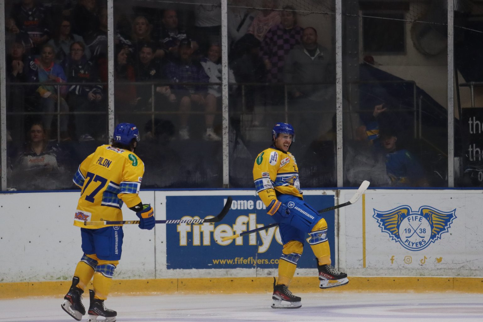 Flyers edge past Clan in exciting opener | Pro Hockey News